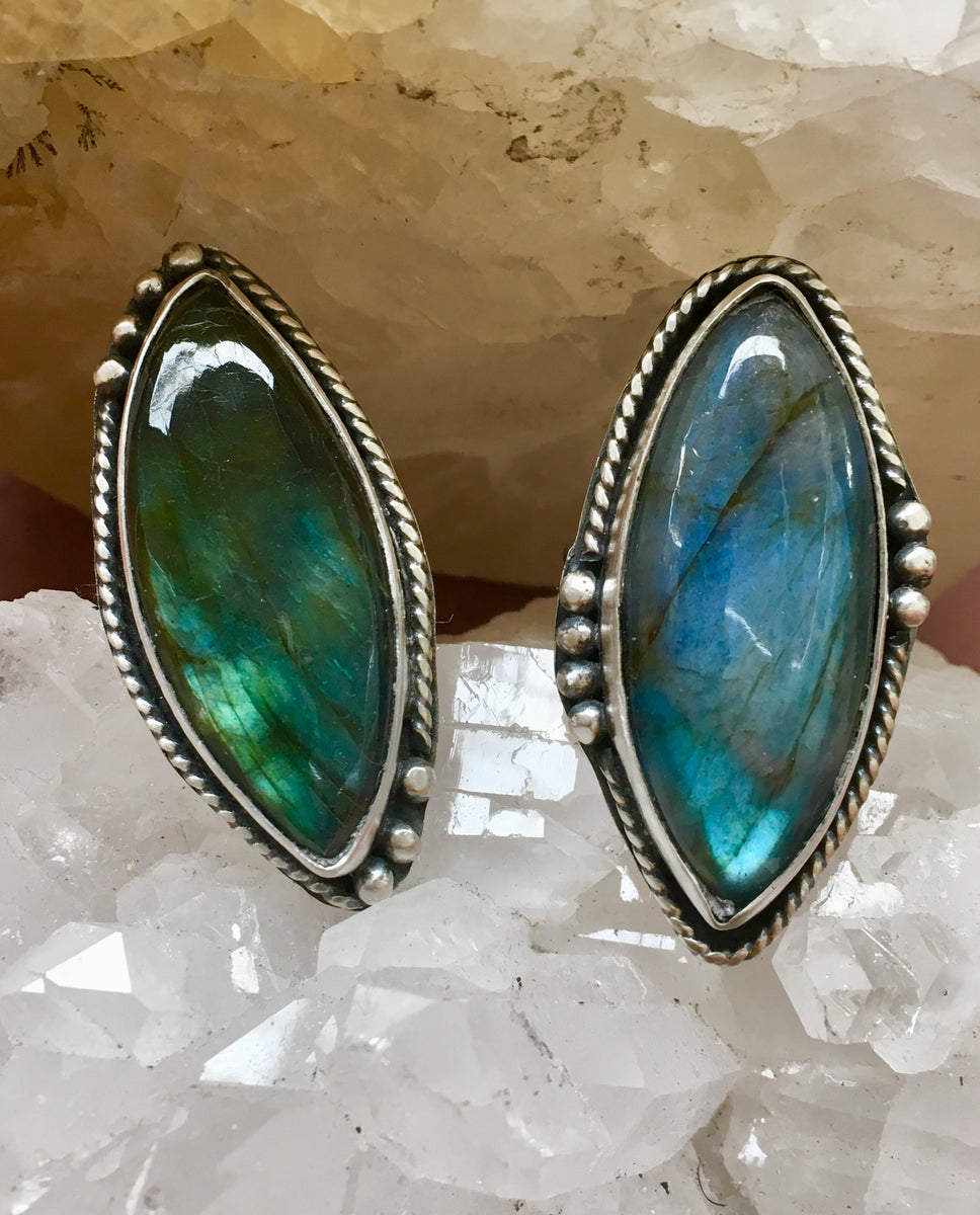 Rings – Cool Stones Hot Rocks